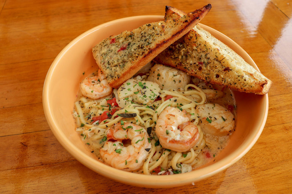 Blackfins Resturant - Capt Hiram's - Sebastian FL Hotel